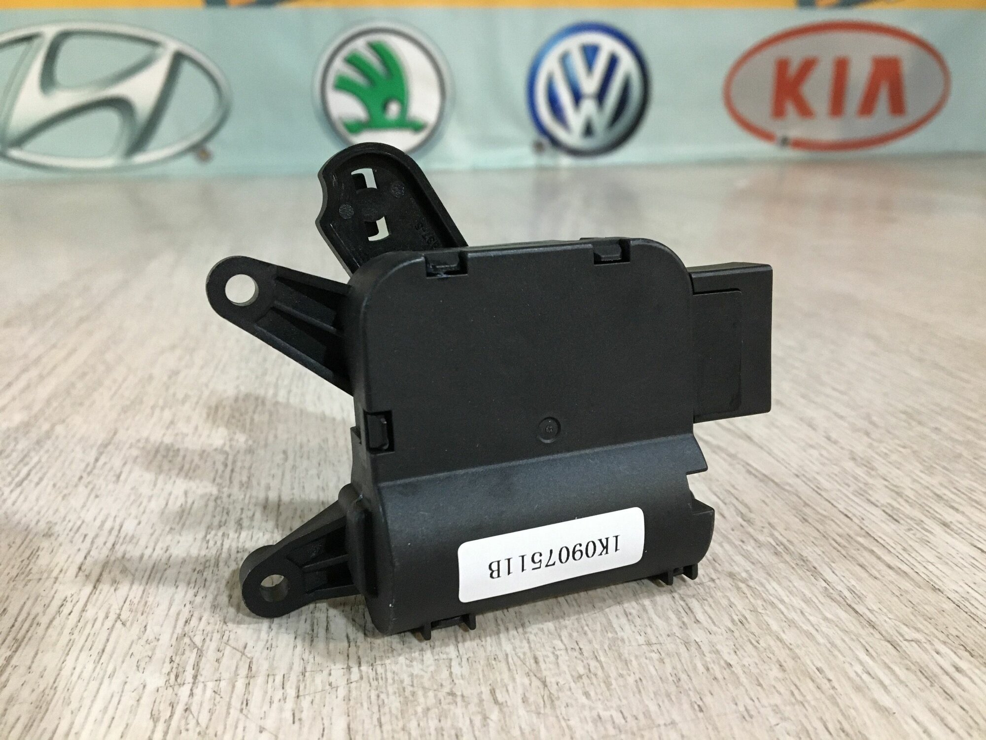 Сервопривод моторчик заслонки отопителя Шкода Фольксваген Skoda Volkswagen