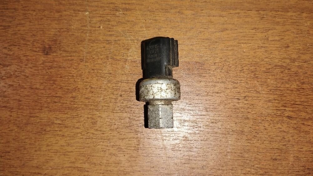 Датчик давления кондиционера Mitsubishi 10