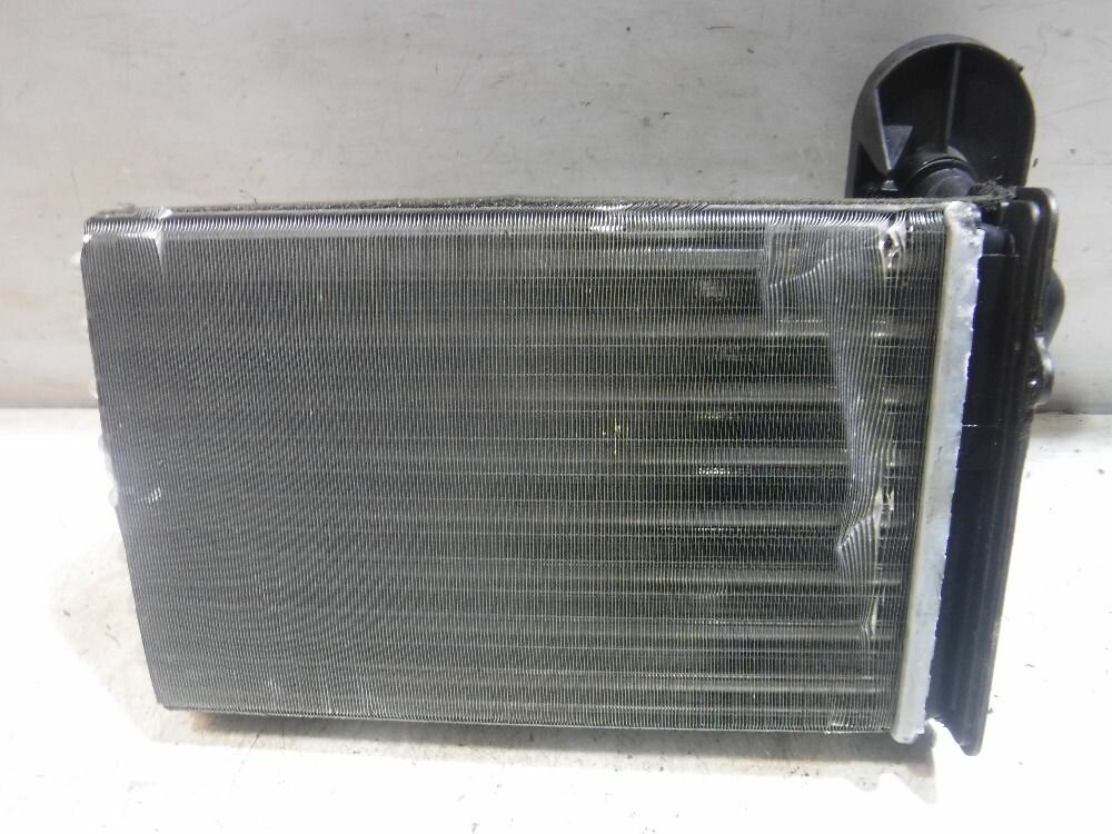 Радиатор отопителя VW Passat B3 1H1819031A