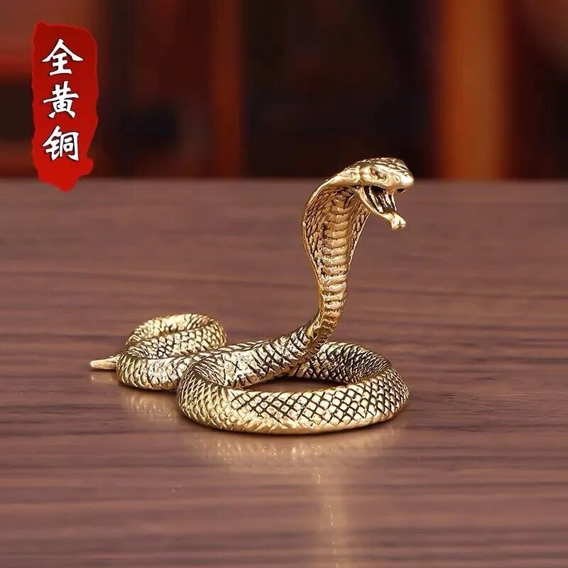 Зодиакальная змея является защитницей от злых духов и представляет собой амулет и декоративный элемент в китайском стиле.