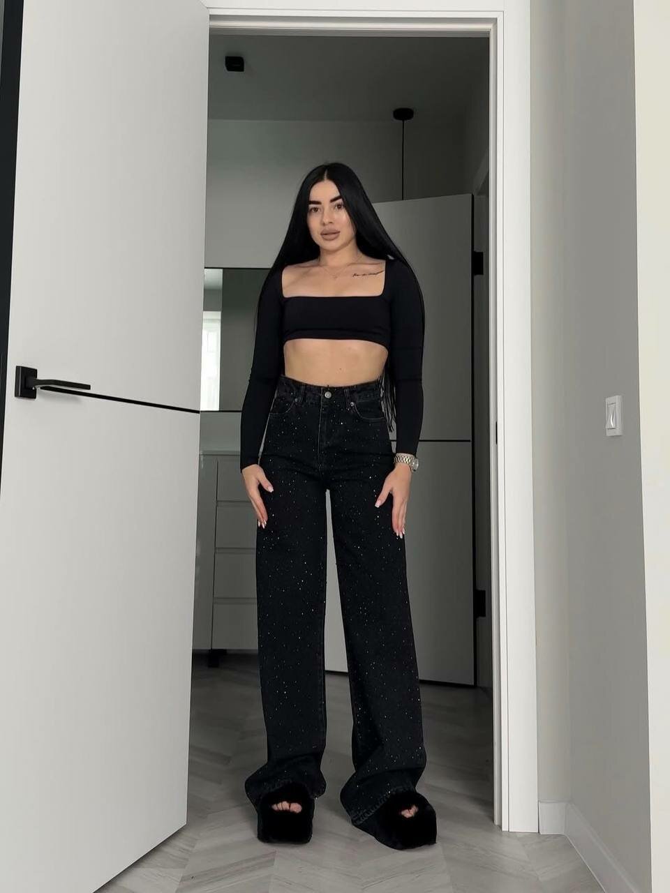 Джинсы трубы  со стразами