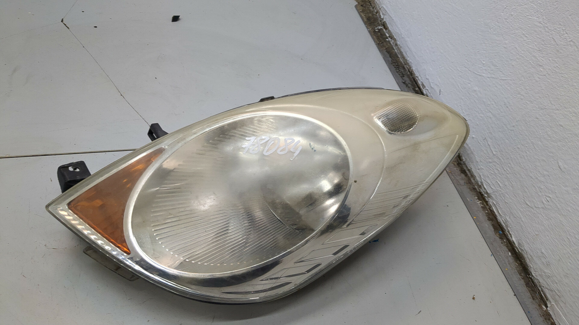 Фара (передняя) левая Nissan Note E11 Б/У