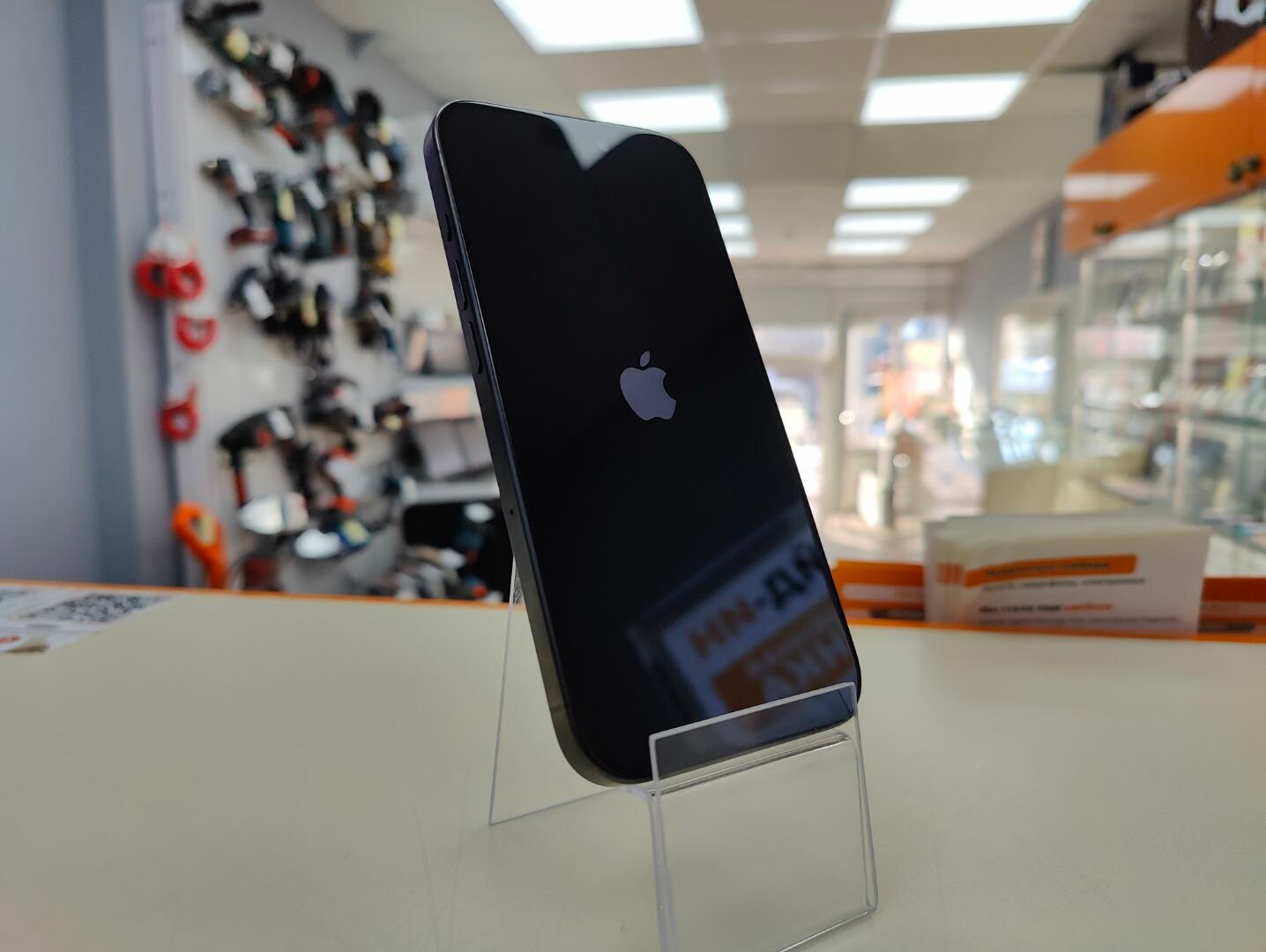 Смартфон Apple iPhone 15 Pro 128GB Black Titanium Dual: nano SIM + eSIM Б/У Уценка