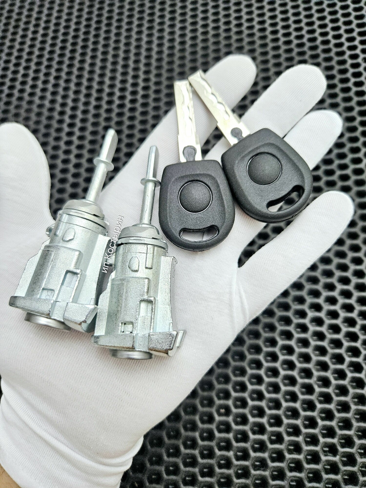 Личинки замка дверей Passat B5, B5 Plus (1996-2005)