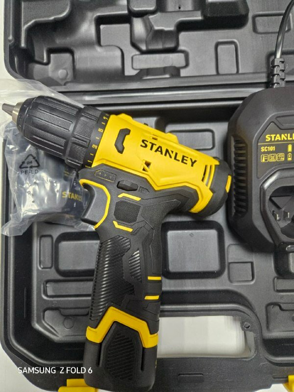 Дрель-шуруповерт оригинал 10,8-12В аккумуляторная в кейсе Stanley 2 аккумулятора 2А, зарядка