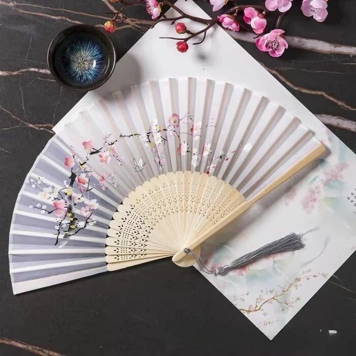 Веер в китайском стиле- складной бамбуковый с росписью (для ханфу, летний, ручная работа)