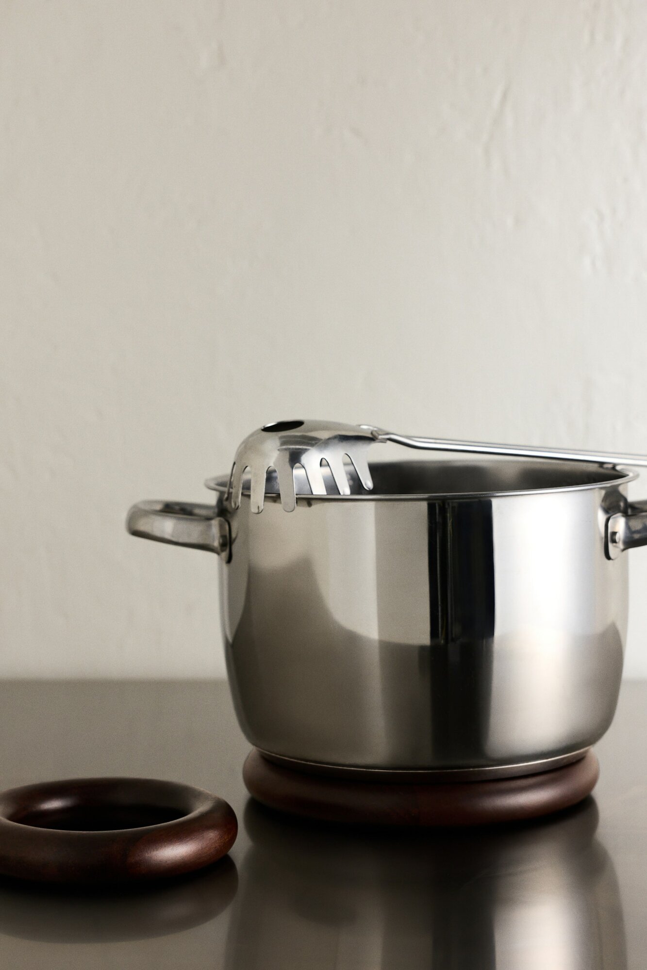 Деревянная подставка для кастрюли, комплект из 2 штук H&M Цвет Темно-коричневый 13 см, 19 см