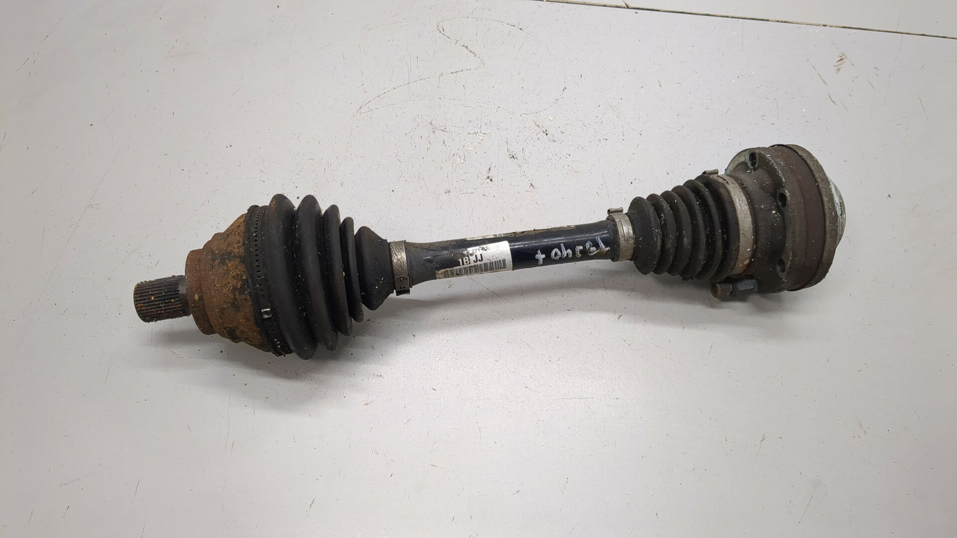 Полуось (вал, шрус) левая передняя Volkswagen Passat 6 Б/У