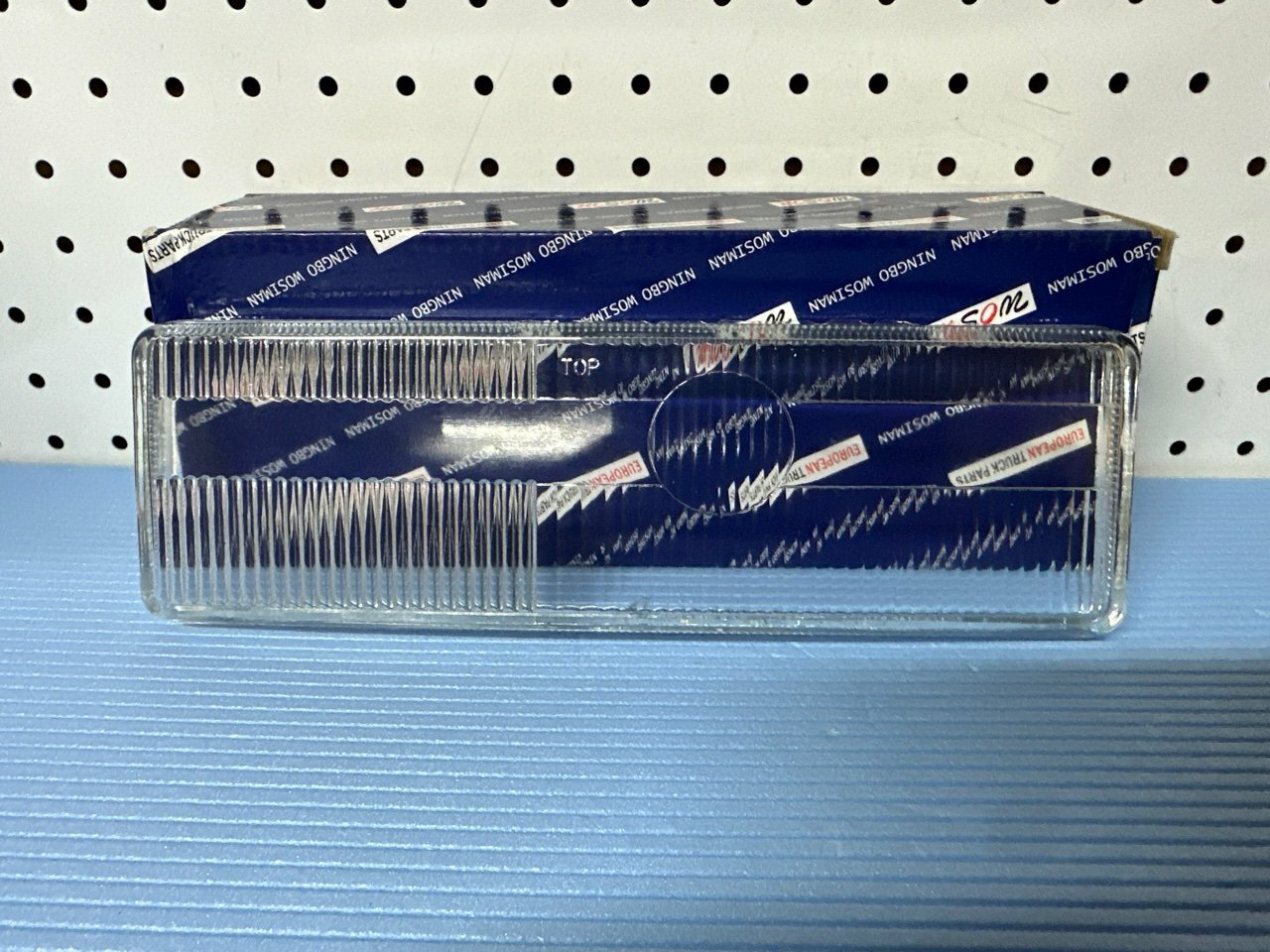 Стекло фары противотуманной левое МАН Ф2000 Shaanxi-Shacman