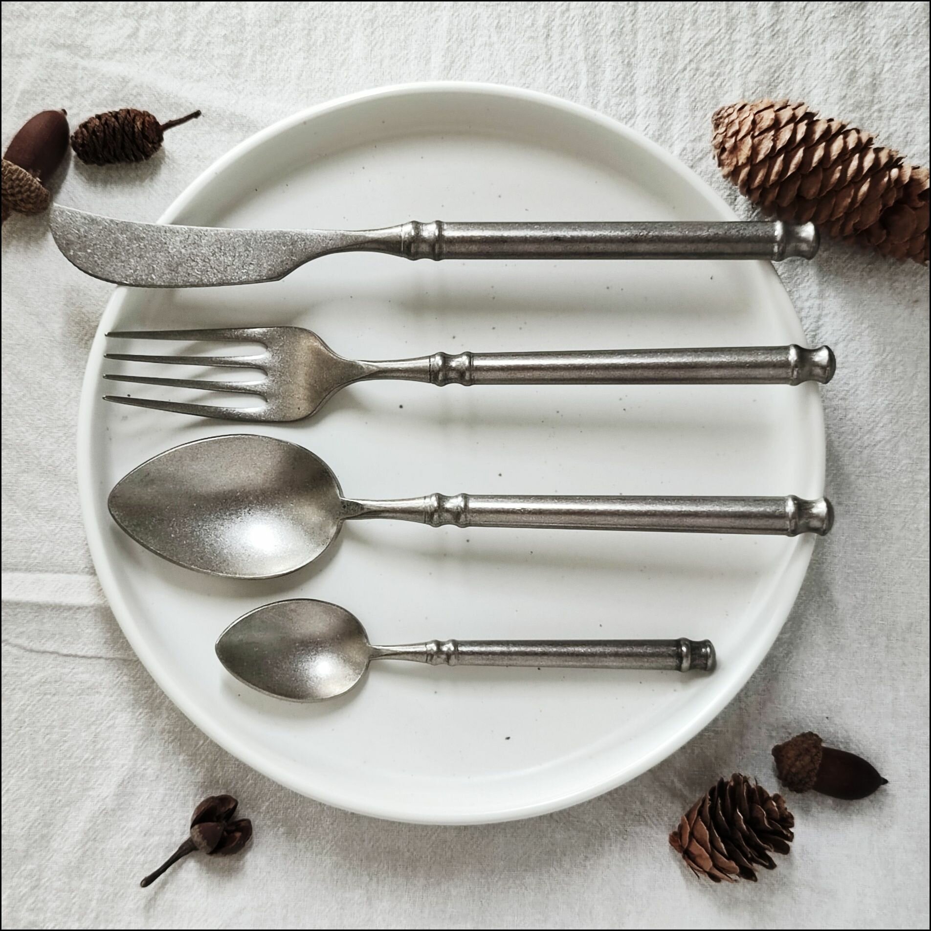 Ретро набор столовых приборов из серебра эксклюзивный 4 предмета ножи и чайные ложки