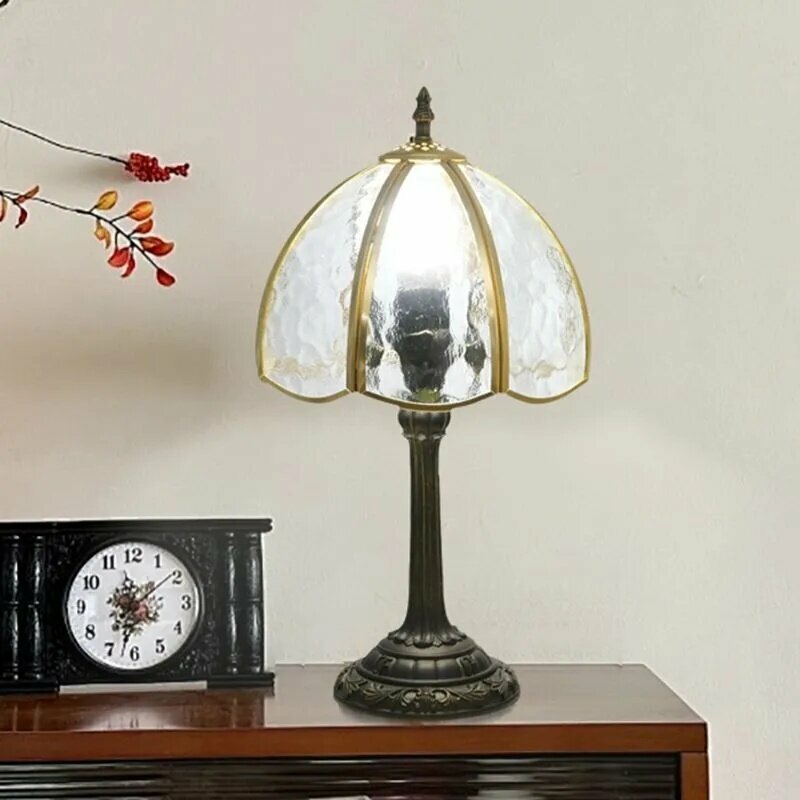 Винтажная лампа тиффани настольная витражное стекло абажур из медной проволоки