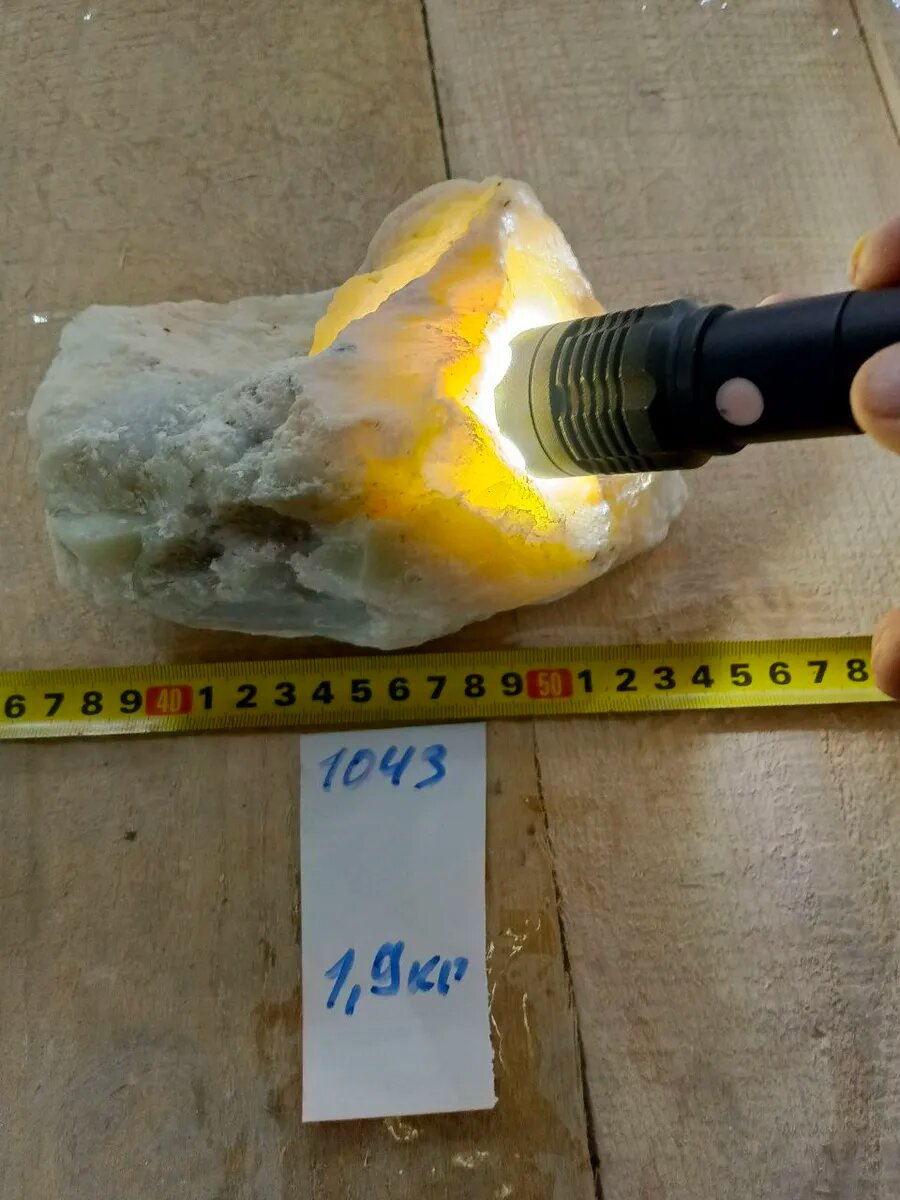 Камень нефтит №21