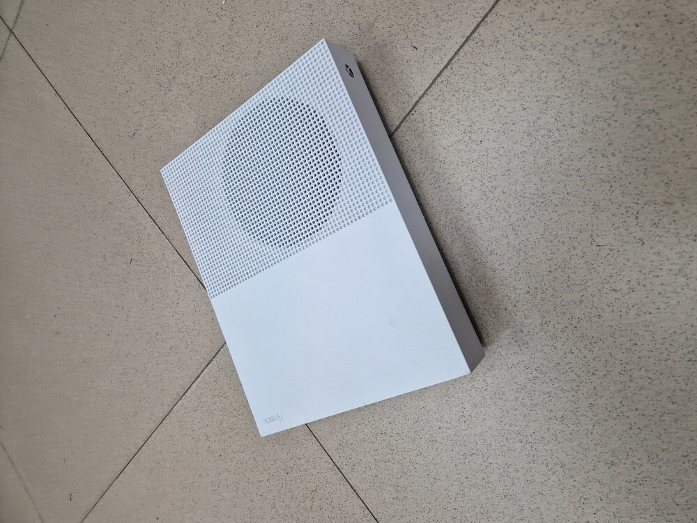 Игровая приставка Xbox One S 500 gb All Digital Edition б/у уценка