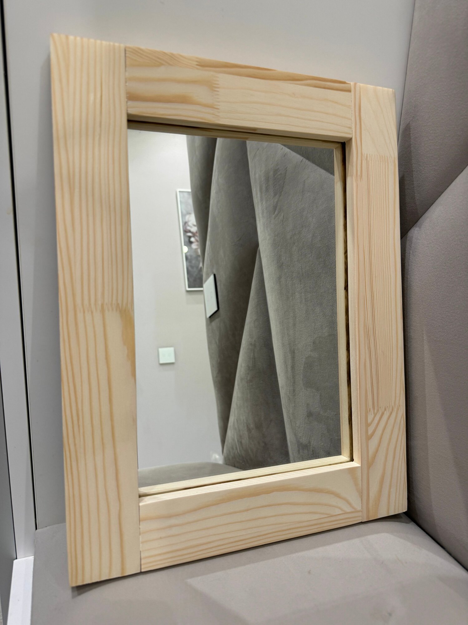 Зеркало настенное в Деревянной раме 40-30 см