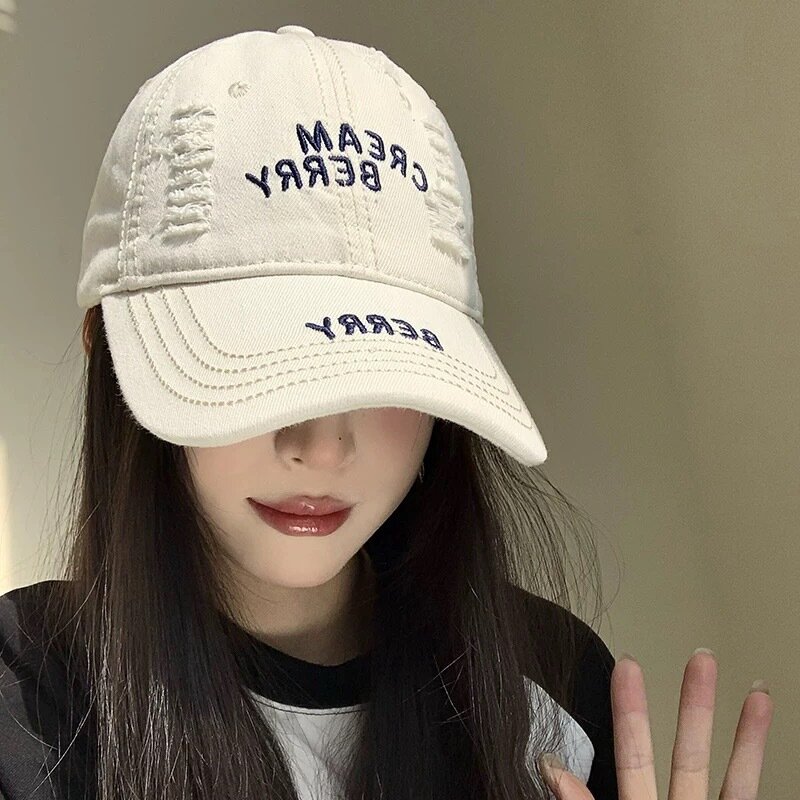 Бейсболка красного цвета с вышитыми буквами в американском стиле для женщин на весну и лето, кепка с широкими полями, открывающая лицо, маленькая универсальная шляпа