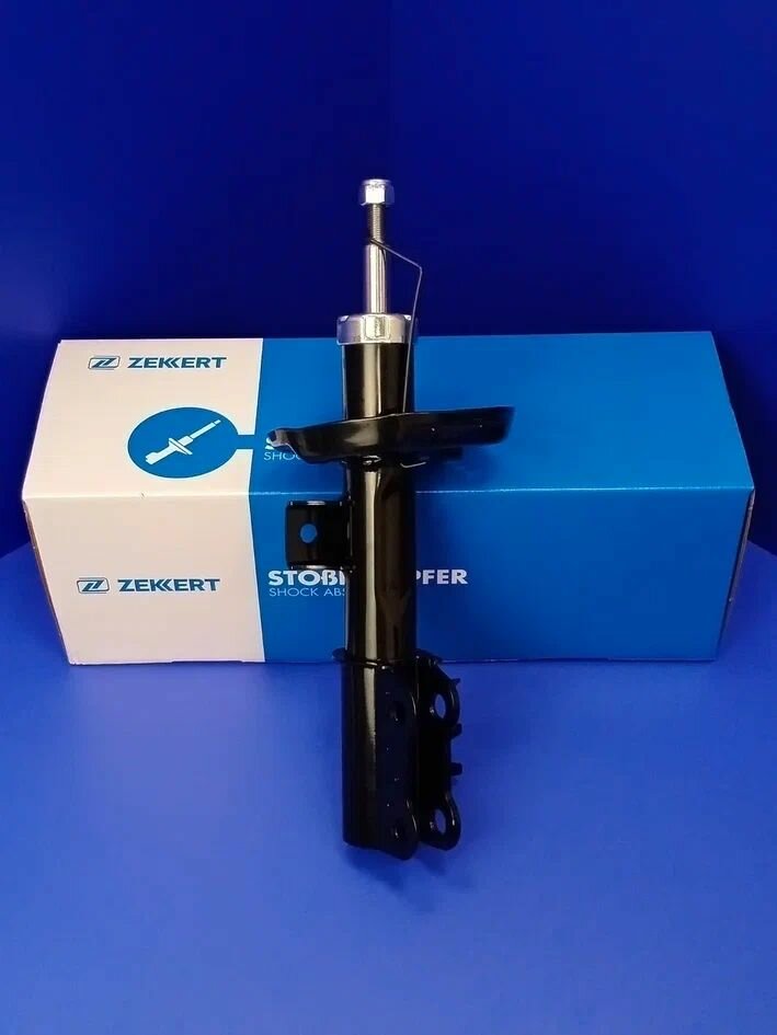 Амортизатор передний правый Zekkert Германия на Opel Corsa D. Стойка передняя Опель Корса D 2006 - 2014года.