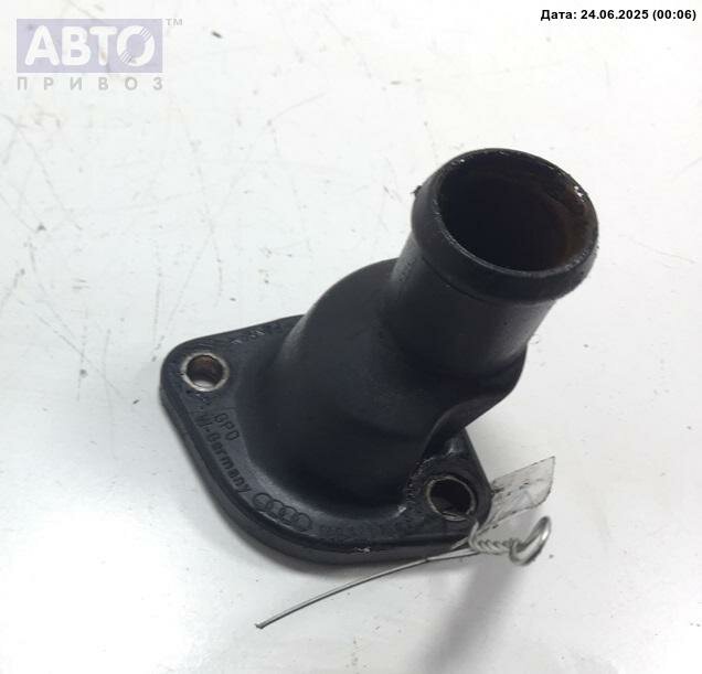 Фланец (тройник) системы охлаждения Audi 80 B4 (1991-1996)