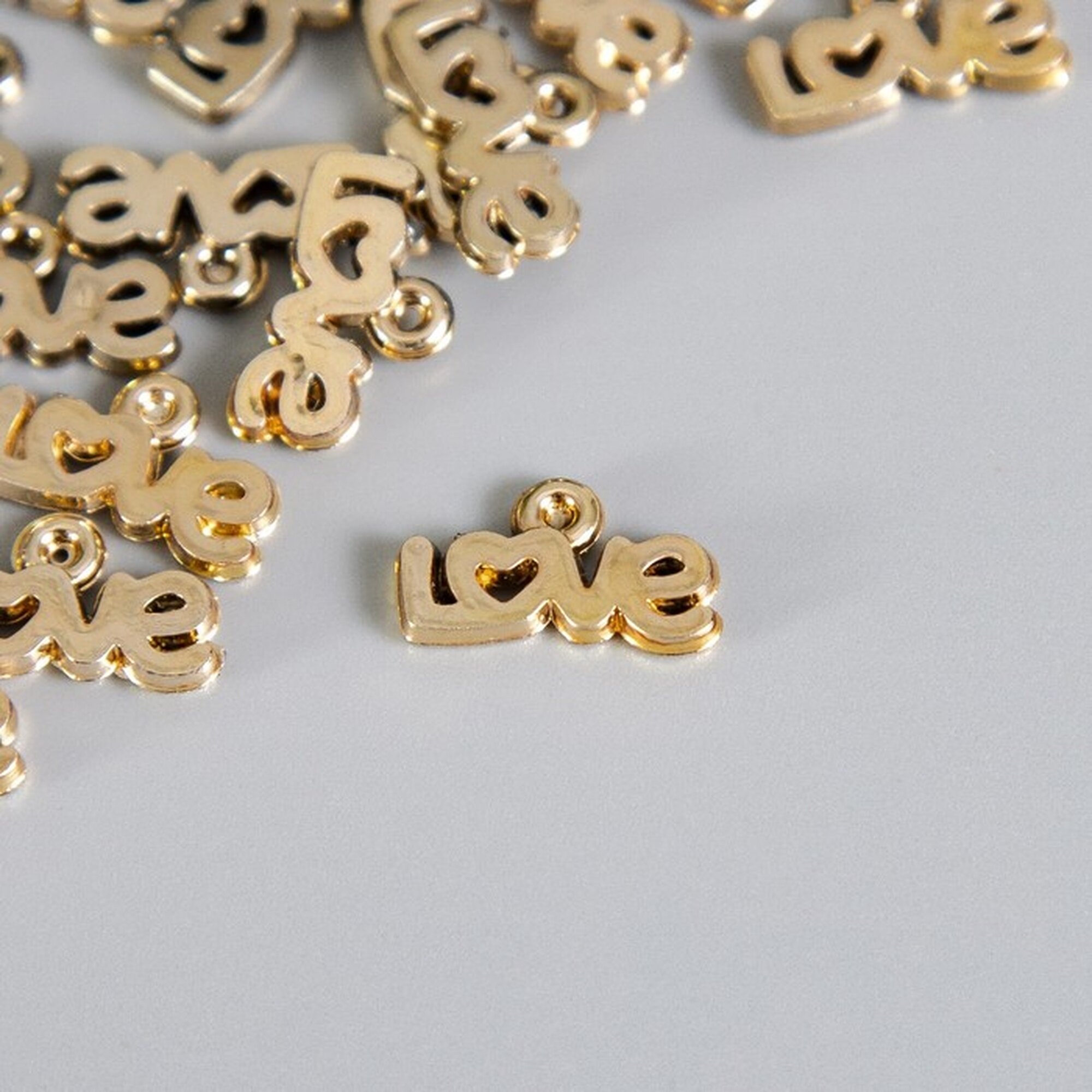 Декор Арт Узор "Love ажурная", пластик, золотистый, 1x1,3x0,2 см