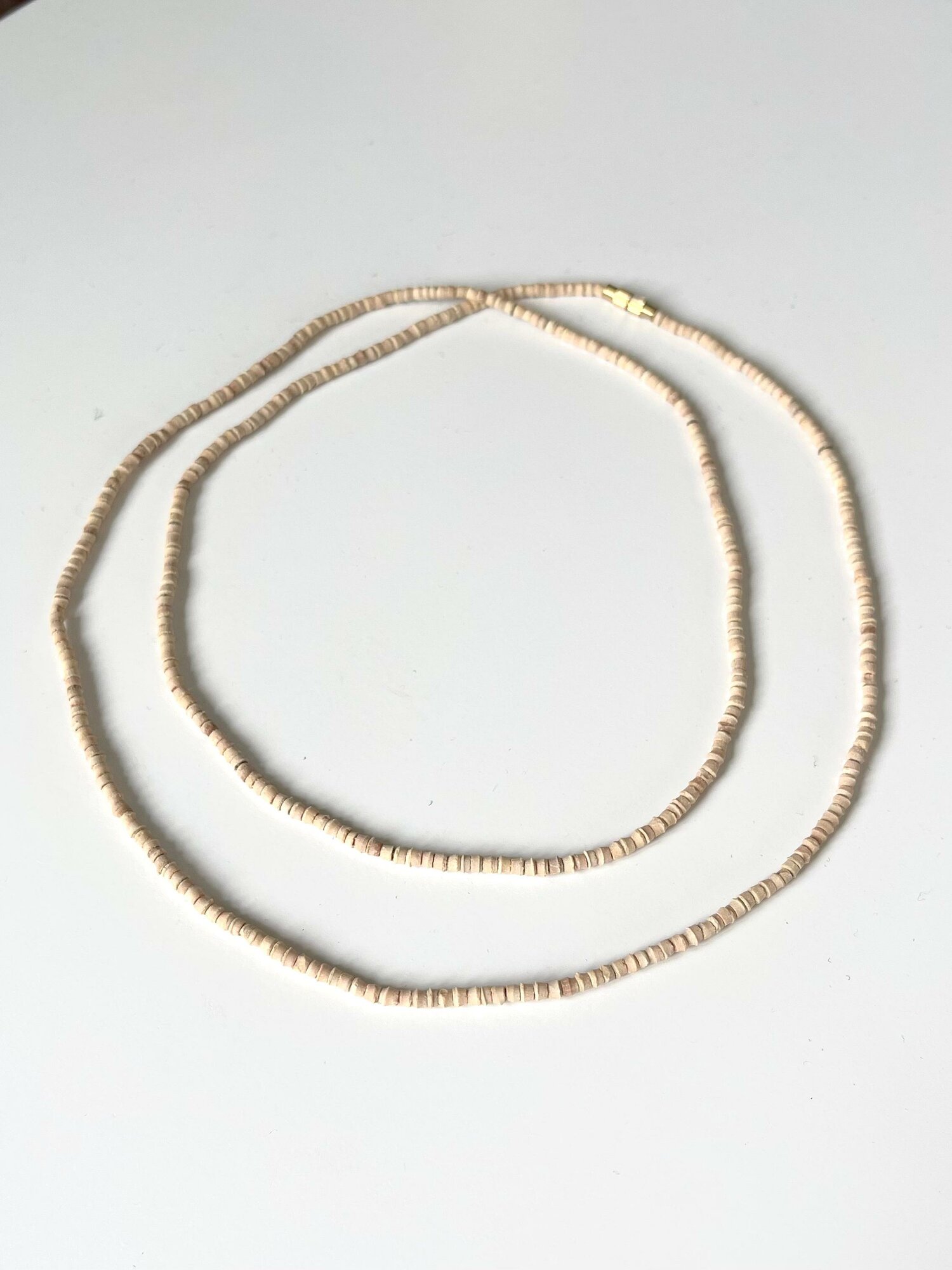 Кантхималы двухрядные нешлифованные, из дерева туласи (длина нити 74-76 см.), 1 шт.