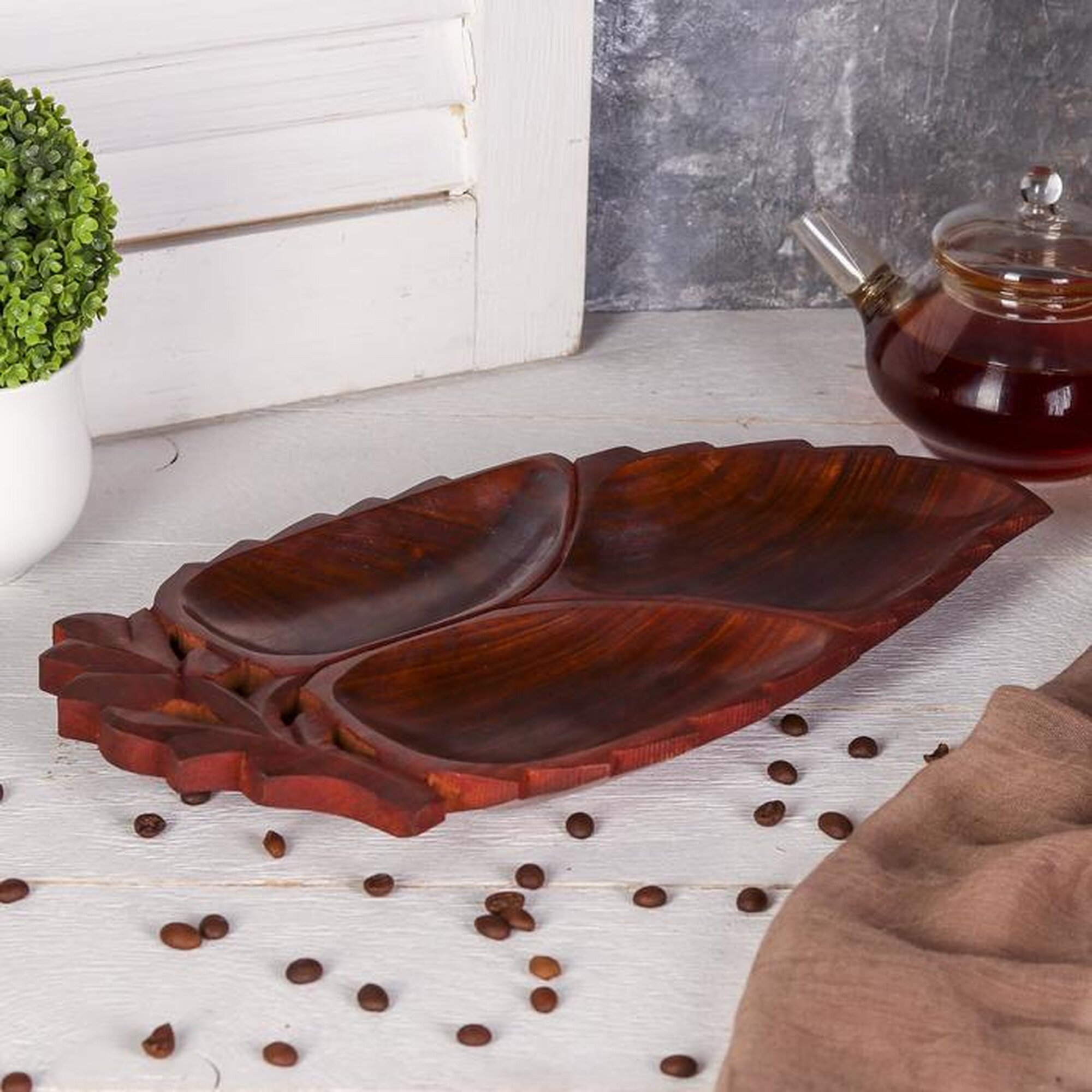 Менажница Сима-ленд «Лист», дерево, фигурная, коричневая, 31 см × 17 см × 3 см