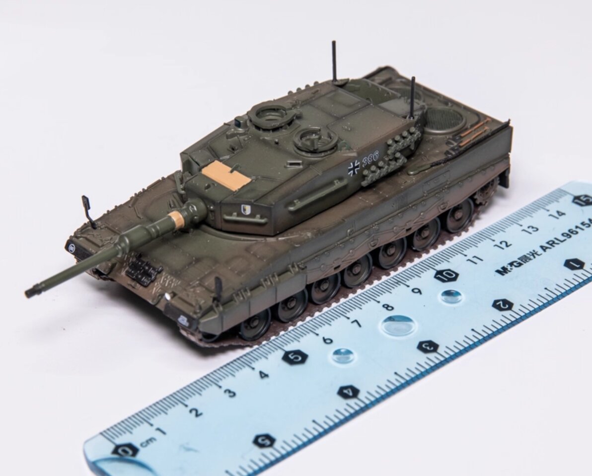 «Leopard 2A4» - Готовая модель танка 1:72, зеленая раскраска, литая (арт. 12226PD, Германия)
