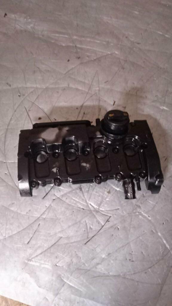 Клапанная крышка Volkswagen Passat B6 2006