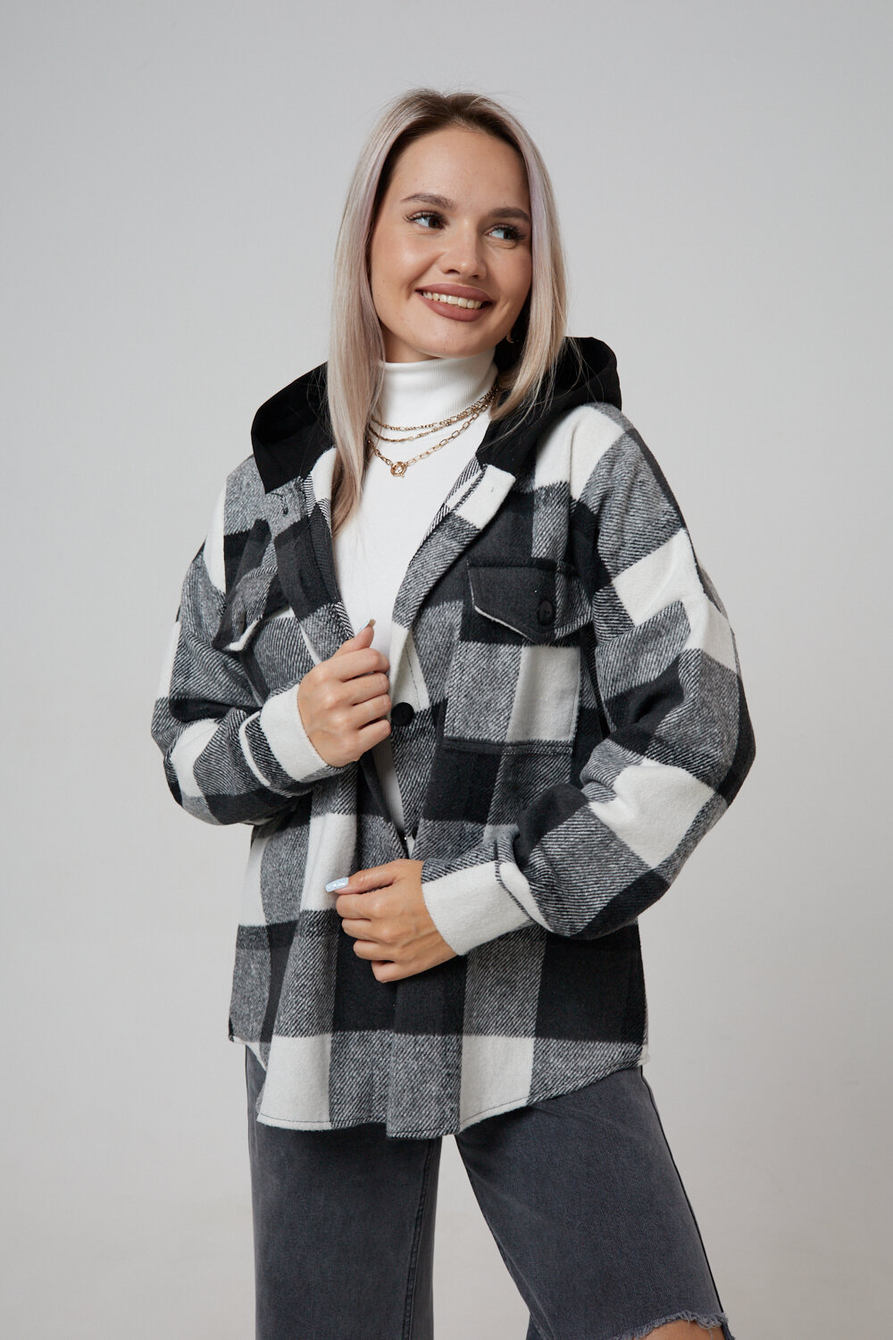 Рубашка женская теплая с длинным рукавом в клетку оверсайз фланелевая с капюшоном
