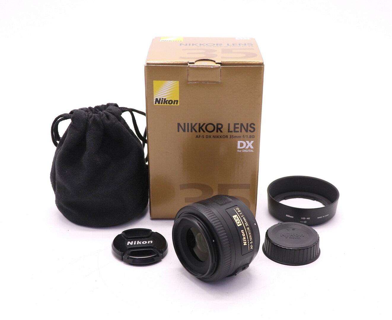 Объектив Nikon 35mm f/1.8G AF-S DX Nikkor в упаковке