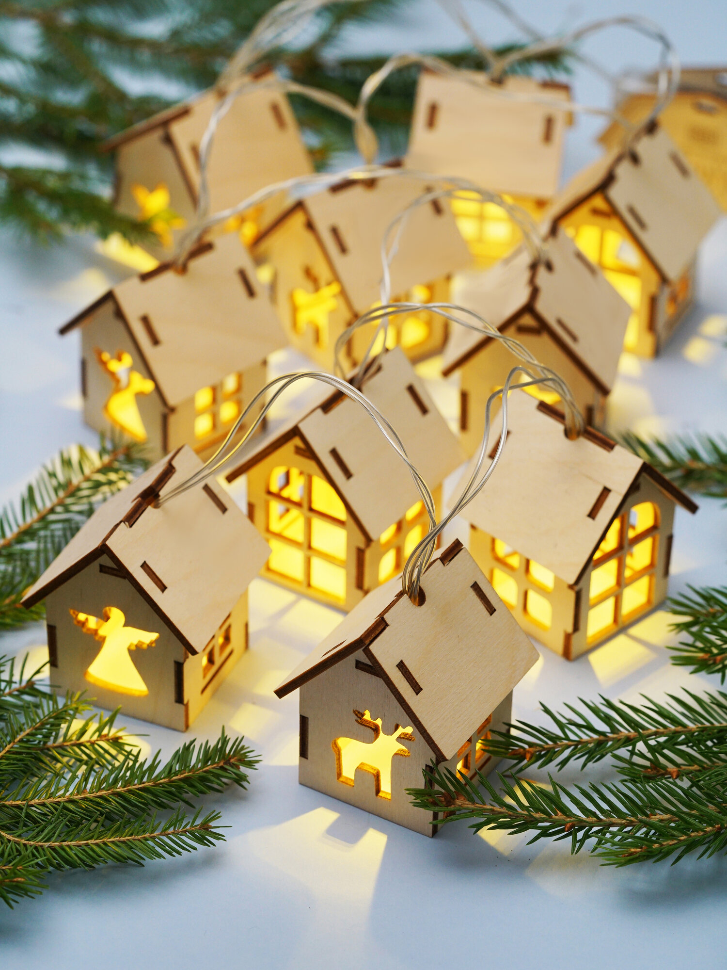 Гирлянда нить "Домики". Деревянный конструктор из 10 домиков в разборе + гирлянда на батарейках 1,5м. . Новогодний декор
