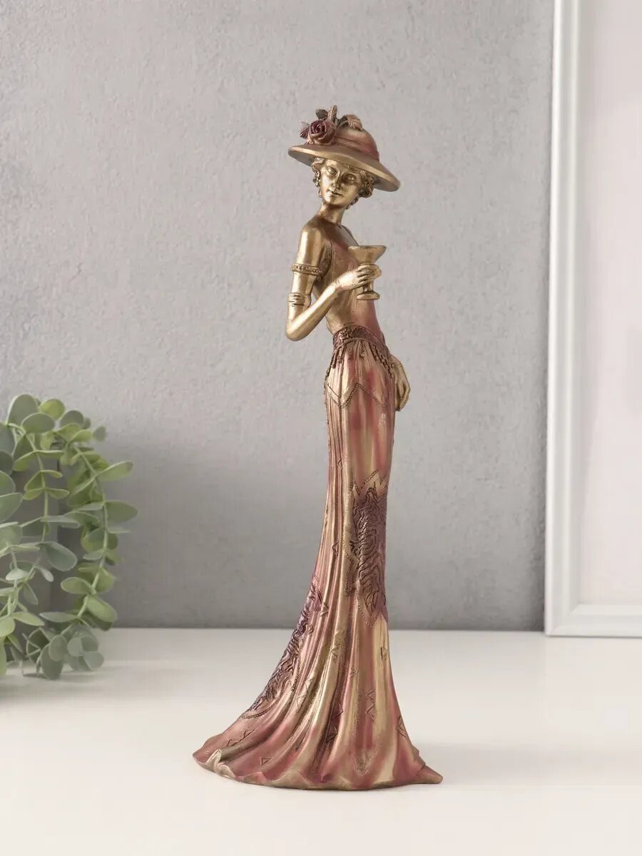 Сувенир Девушка в платье