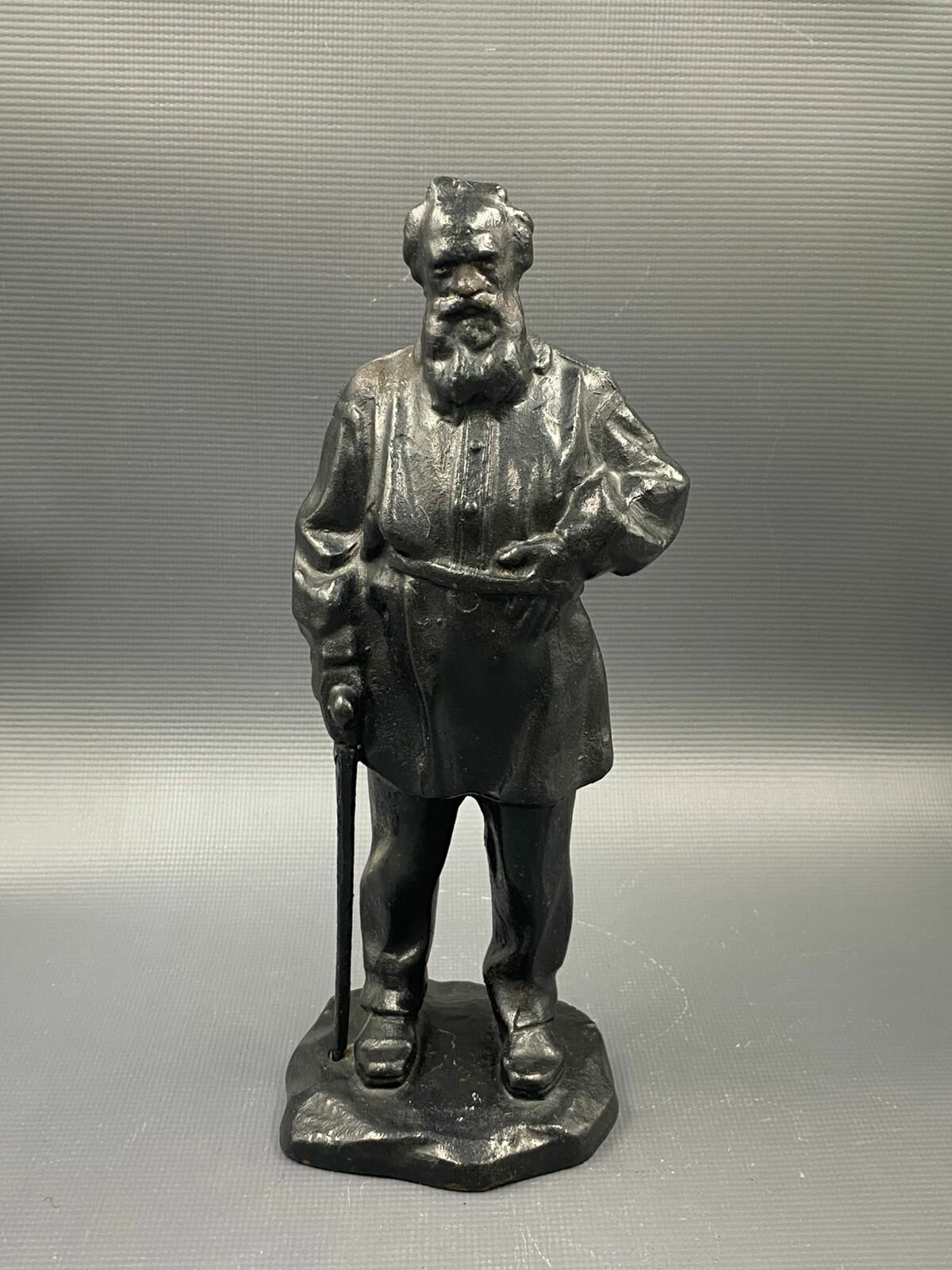 Чугунная Статуэтка "Лев Толстой" Куса, 1981 год СССР, высота 21 см, вес 2,2 кг Красивая! Редкая!