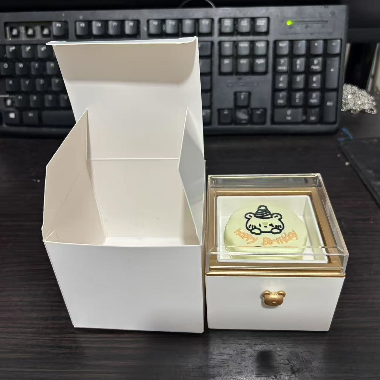 Сюрприз-бокс в одном стиле Маленький медвежонок Вращающийся подарок Торт Свеча Кольцо Подарок на День святого Валентина День рождения для девушки