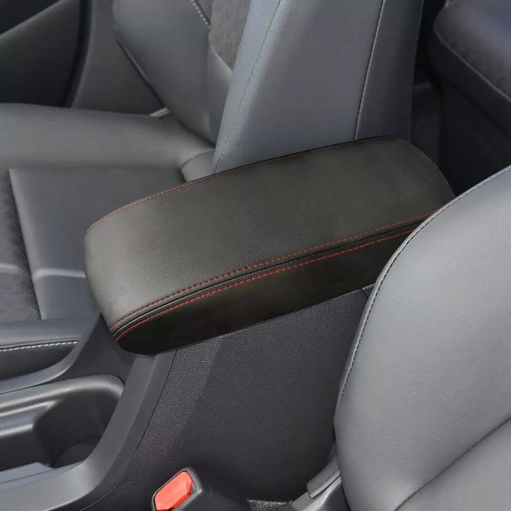 Чехол для руля автомобиля Toyota Corolla/Levin 2019-2024, черная кожа с красной строчкой, без логотипа