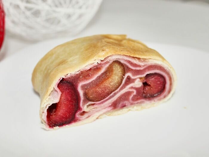 Штрудель "Герр Штрудель", сливовый, 8 порций, 1,4 кг, диетический, натуральный