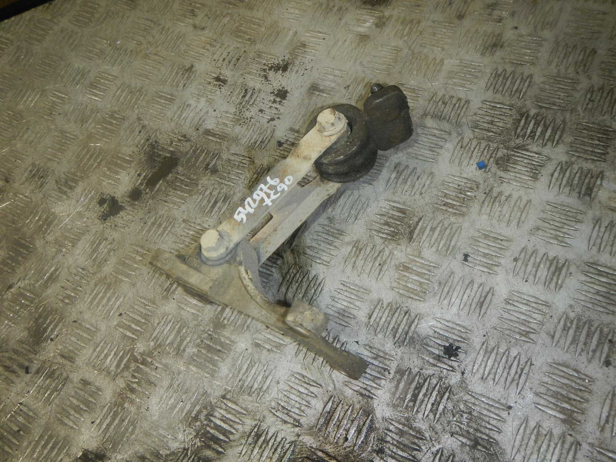 Б/У Опора КПП, Volvo (Вольво)-XC90 (02-) VOLVO XC90 (02-) 2,9, передняя Сайлентблок под замену. 542976 VOLVO арт. 3068074