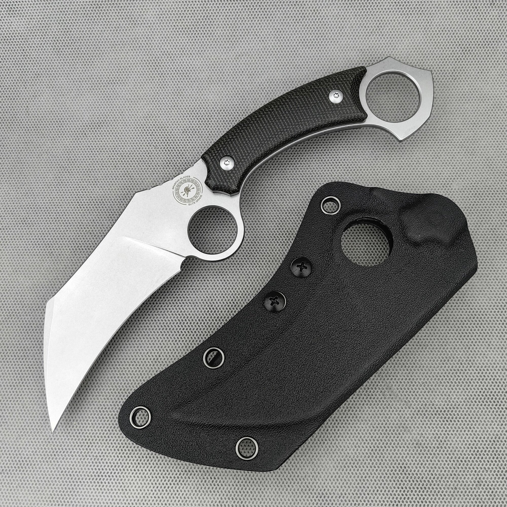 Цельнометаллический походный нож-керамбит с хищными формами