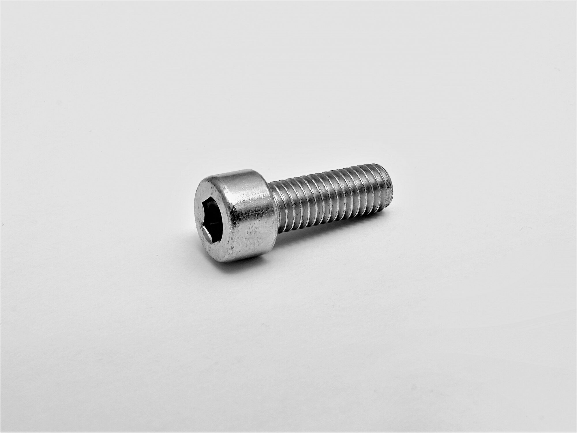 Винт цилиндр. с внутренним шест. М8 х22 DIN 912, M15 / 15 шт / соберизавод