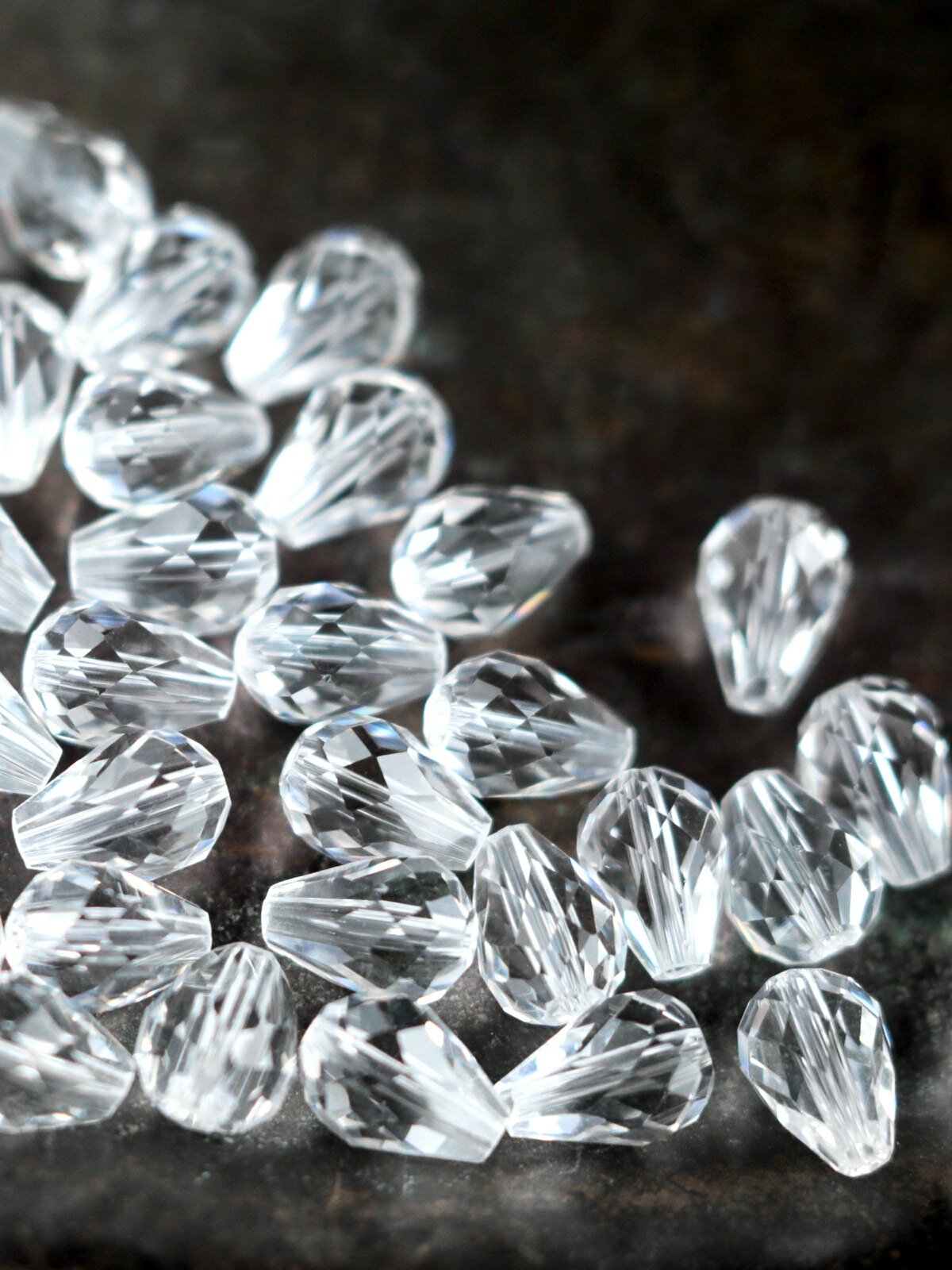 Бусины стеклянные капли капельки 24 шт, граненые, 8x6 мм, прозрачный