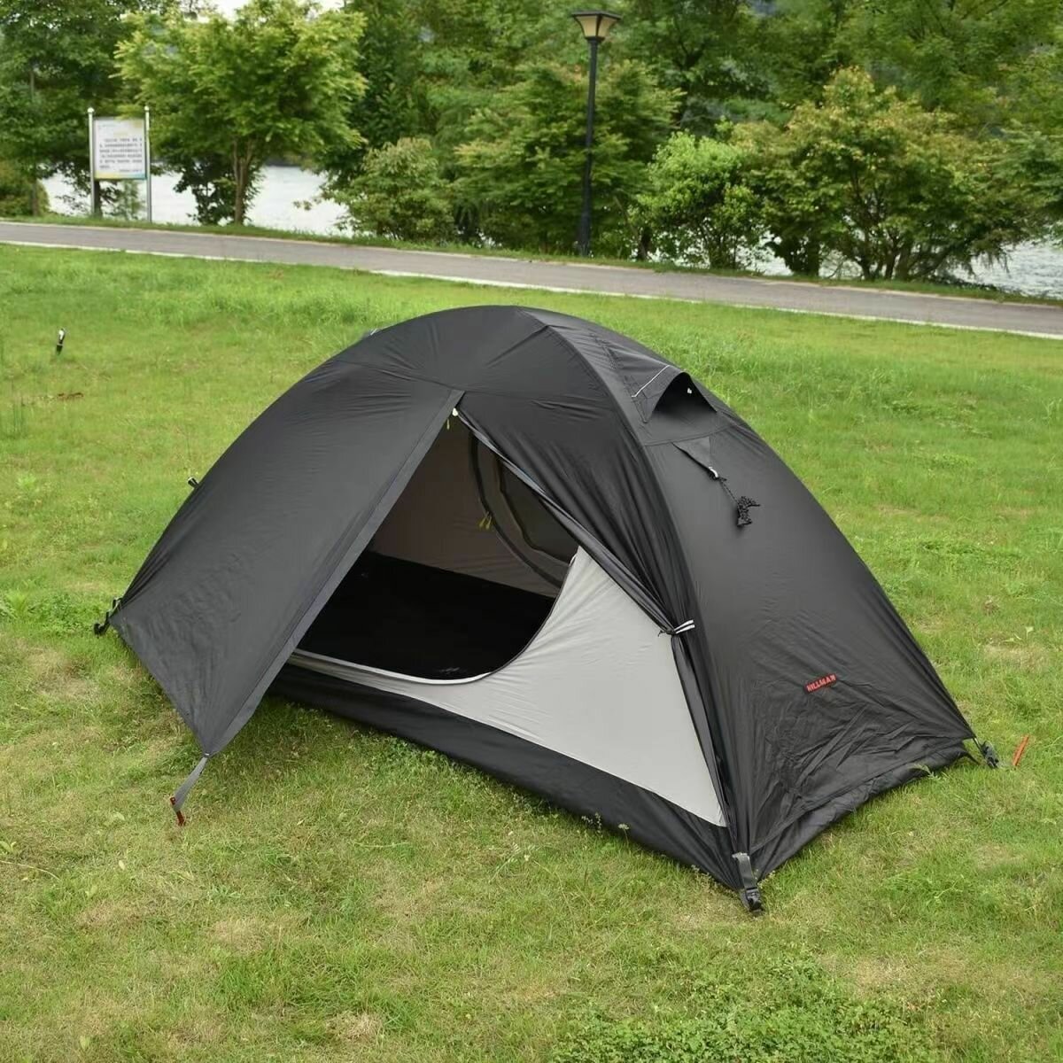 Черная одноместная палатка