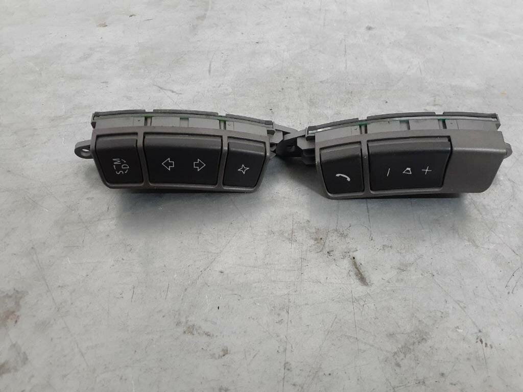 Кнопки управления на руле BMW 7 E65/E66 2002 6911584