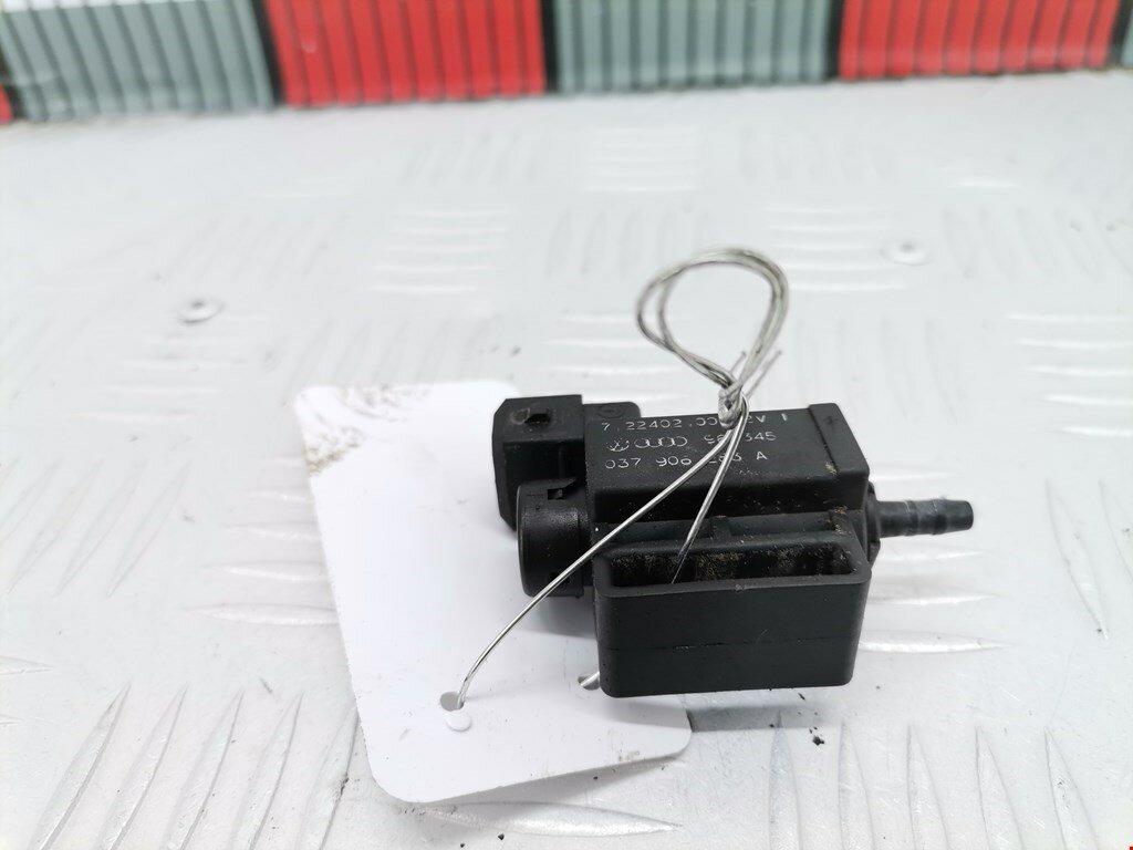 Клапан воздушный Audi A3 8L 037906283A арт. 1721993