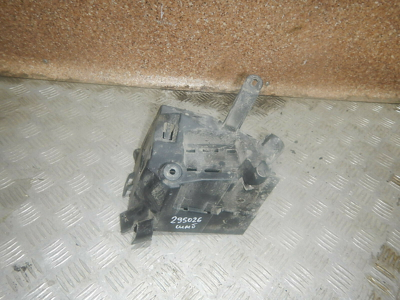 Б/У Корпус блока предохранителей, Renault (Рено)-CLIO/SYMBOL (98-08) RENAULT CLIO/SYMBOL (98-08) Сломано 1 крепление. 29...