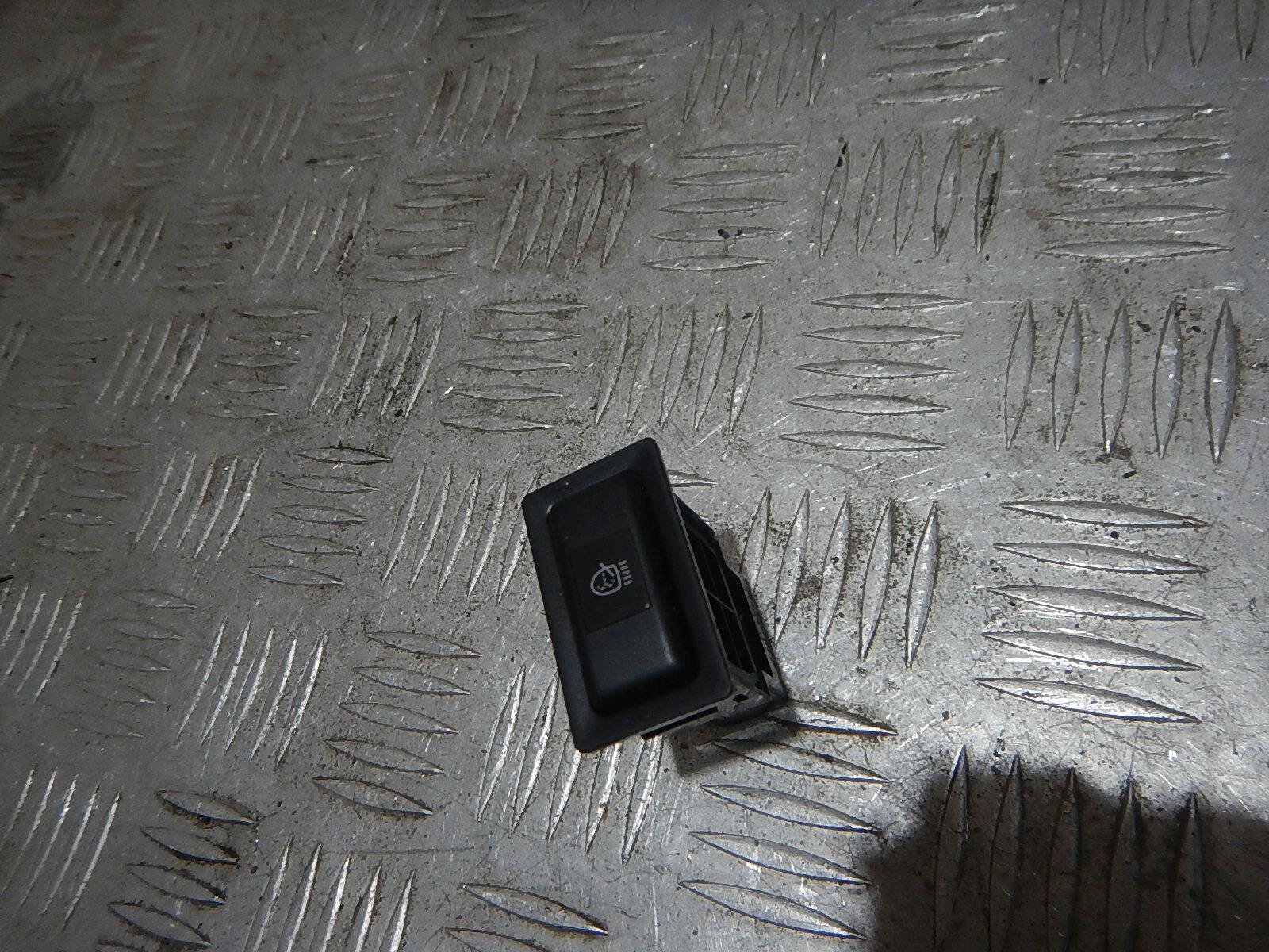 Б/У Кнопка, Toyota (Тойота)-RAV4 (00-05) TOYOTA RAV4 (00-05) омывателя фар Без видимых повреждений. 483829 TOYOTA арт. 84...