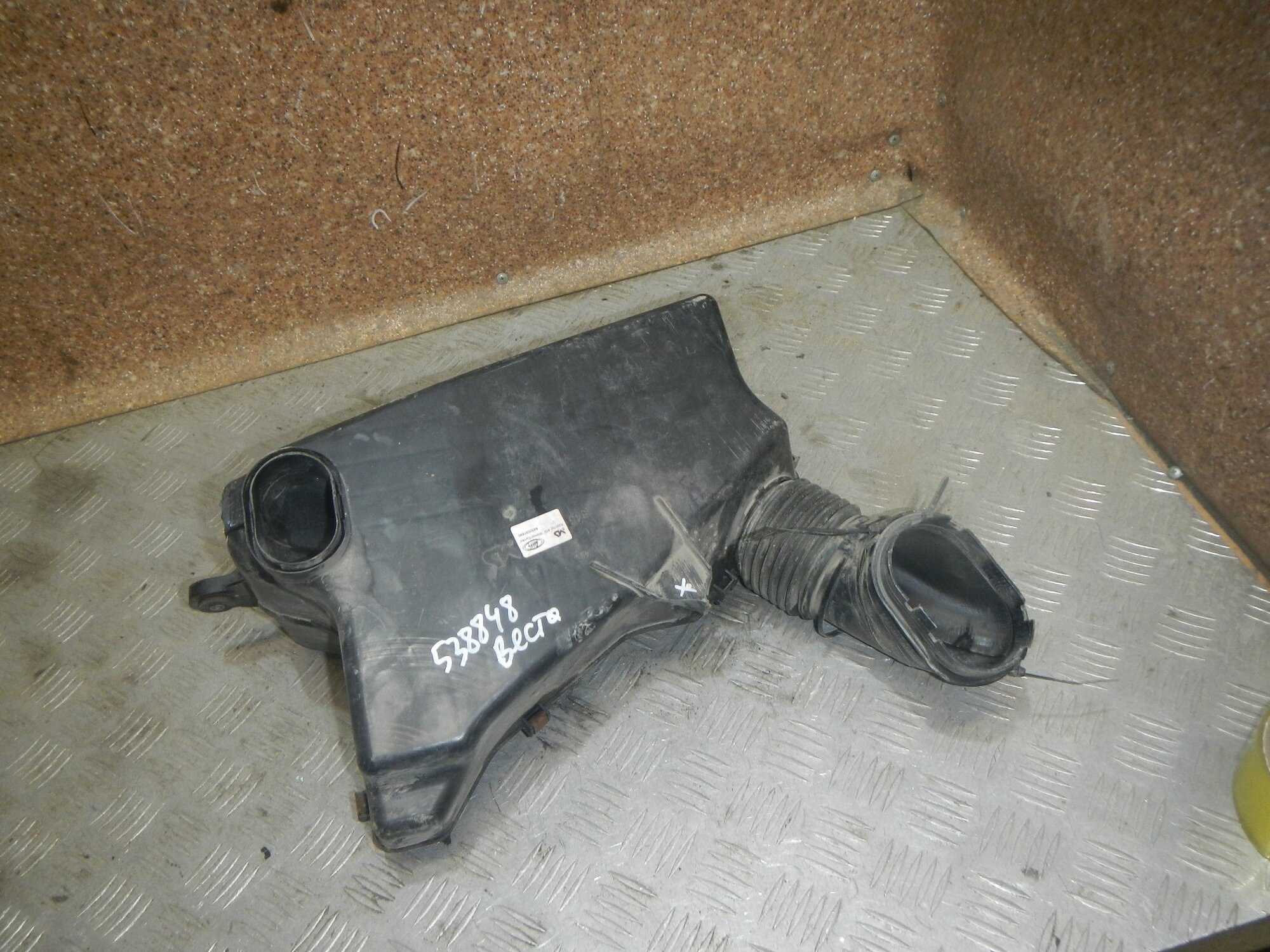 Б/У Резонатор воздушного фильтра, ВАЗ (VAZ)-LADA VESTA (веста) LADA VESTA (Веста) Сломано 2 крепления, отколот кусок.нет...