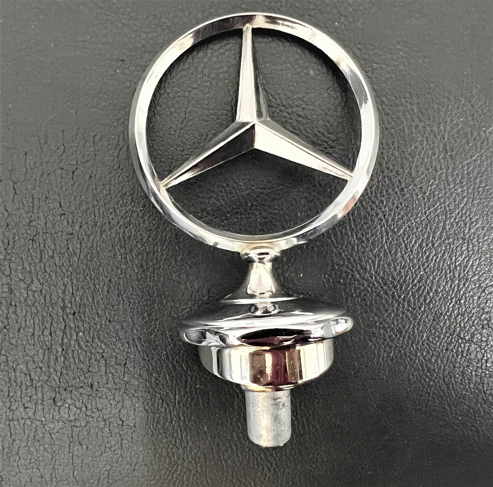 Эмблема / шильдик на автомобиль марки для Mercedes W115 / 114