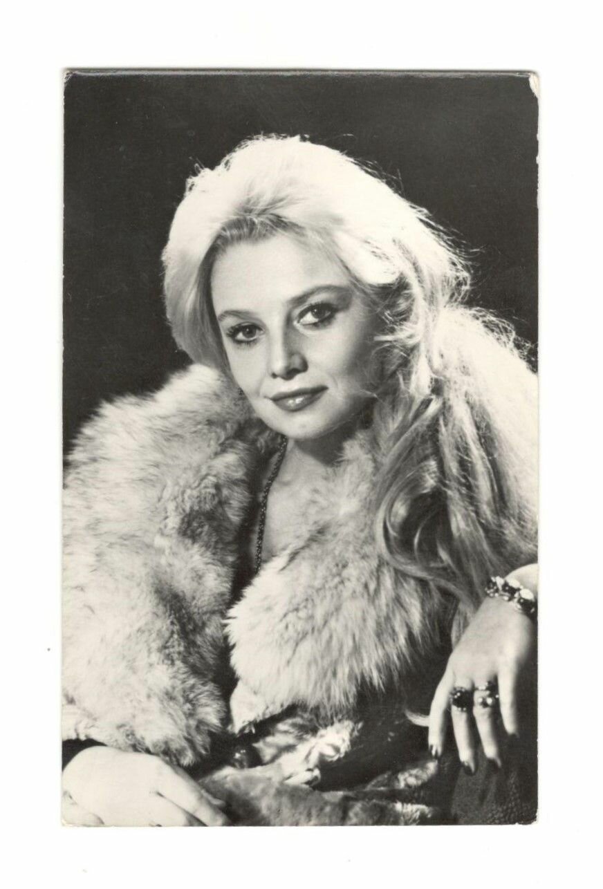 Открытка СССР. Наталья Кустинская.