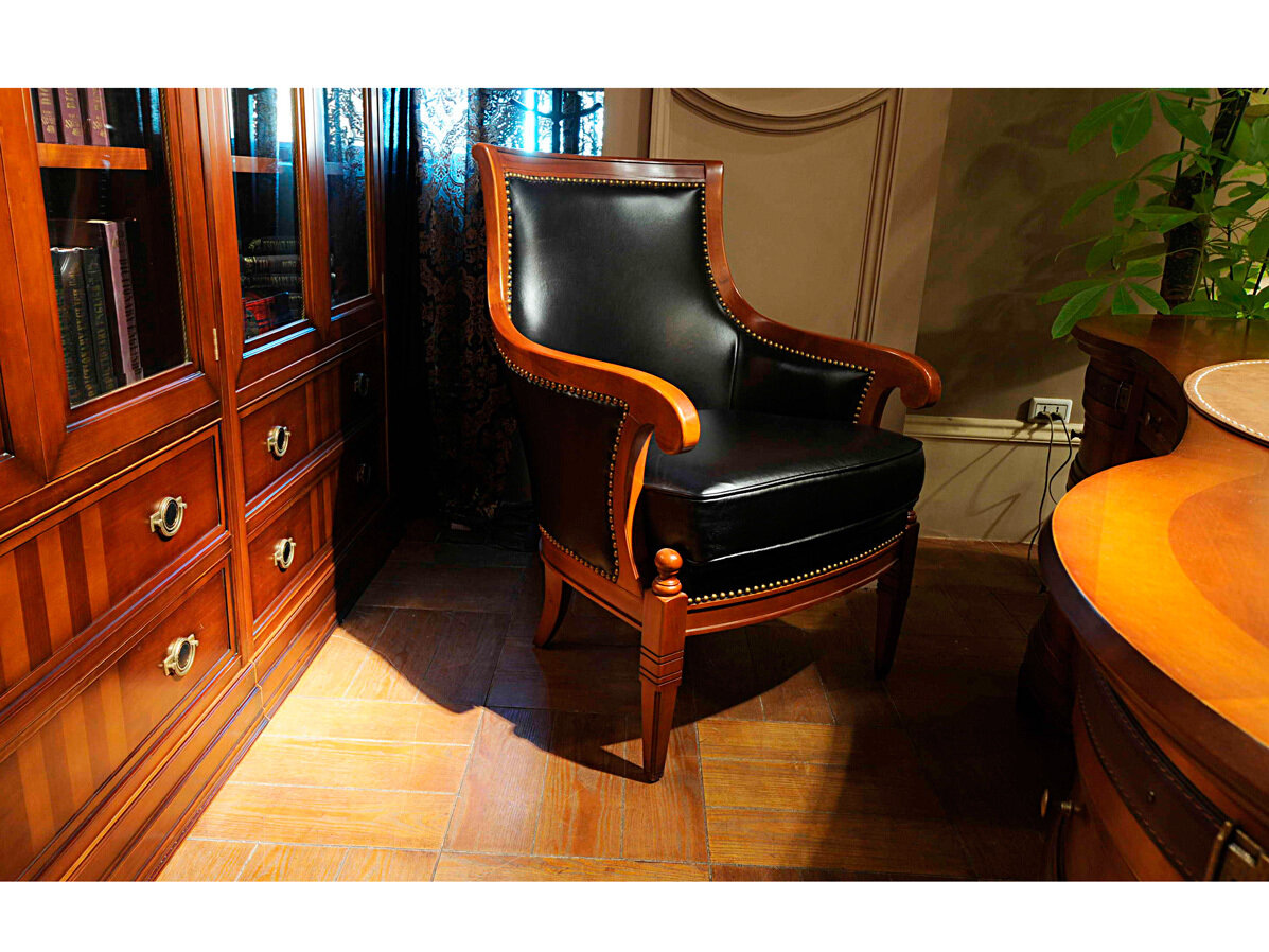 Кожаное кресло премиум-класса в английском стиле