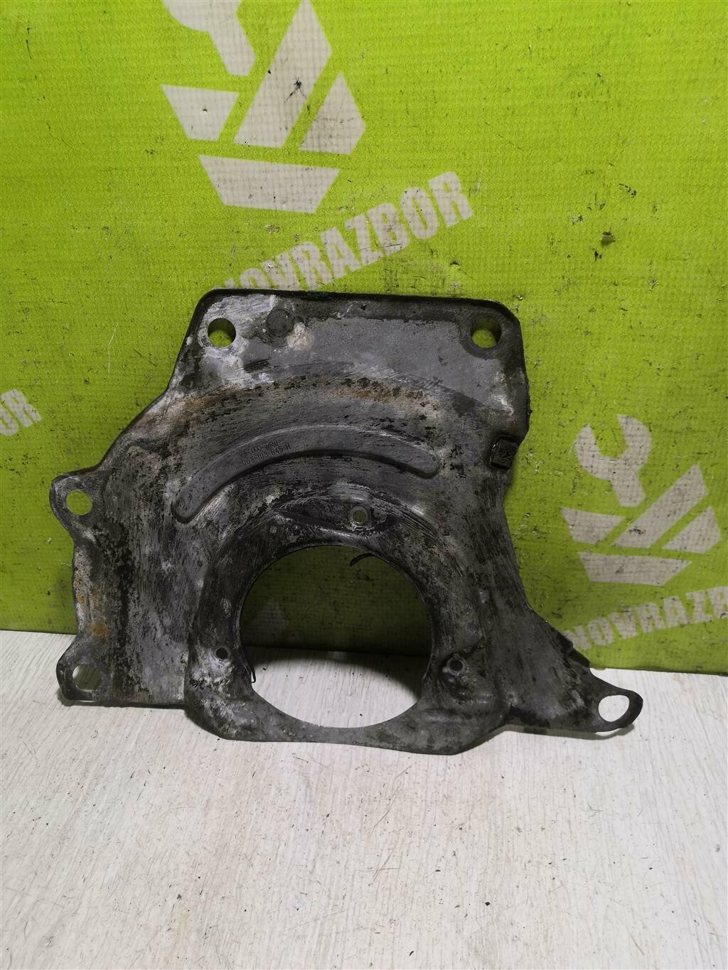 Крышка коленвала задняя VW Golf 3 Vento 91-97