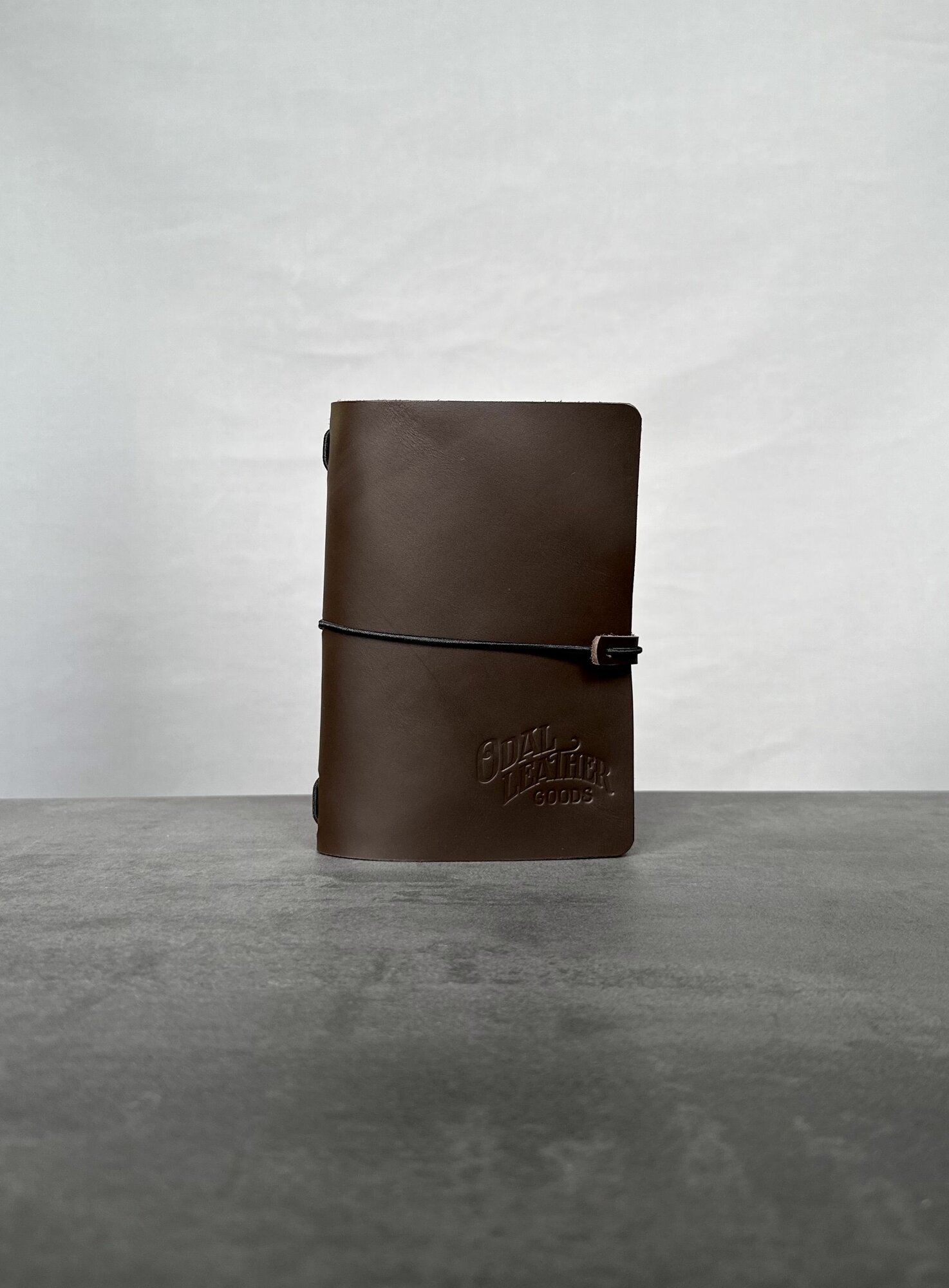 Записная книжка блокнот из кожи на резинке 15х11. Цвет шоколад