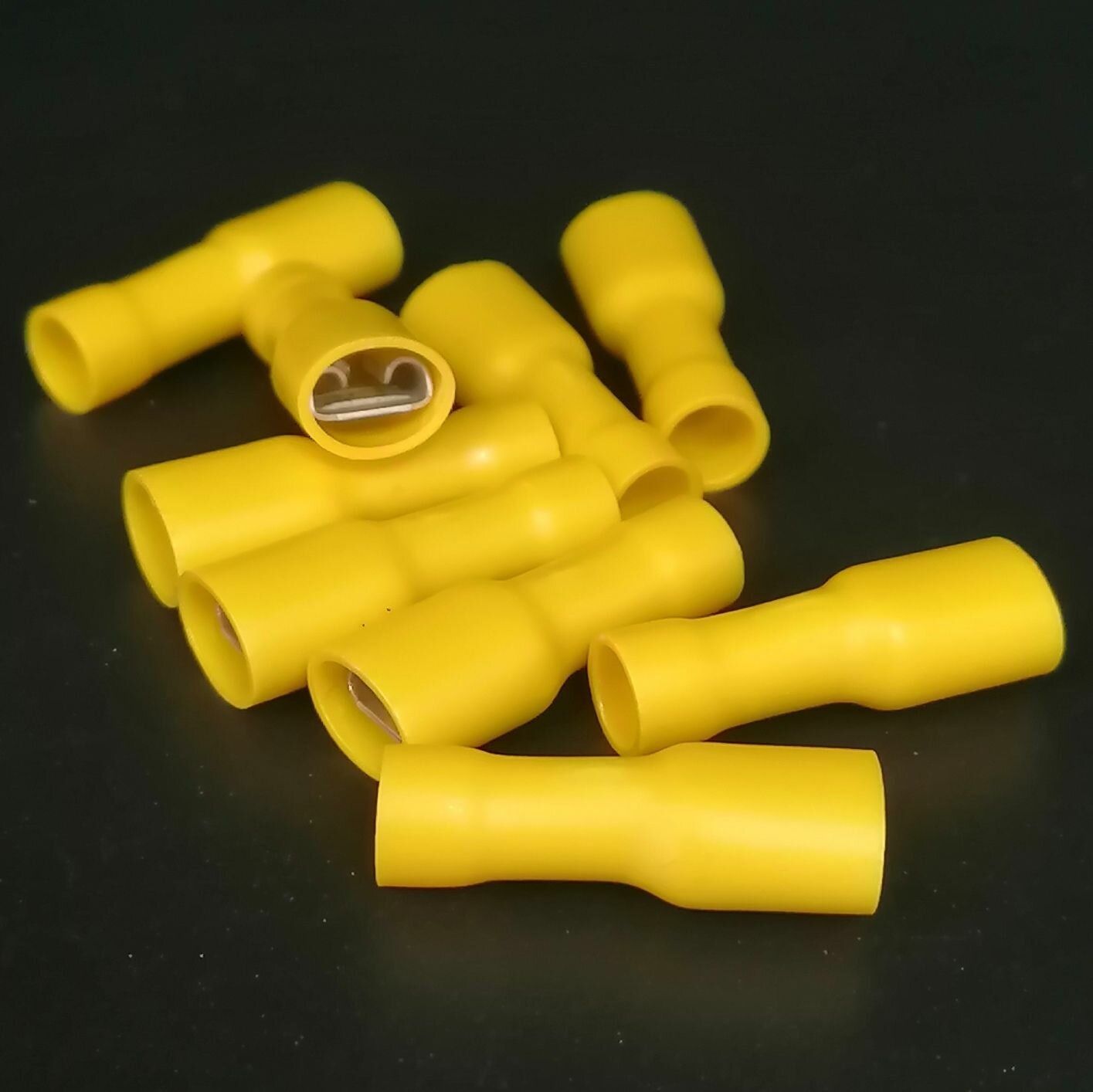 30шт Клемма ножевая-гнездо 6,3мм изолированная желтая LVD5-6,3F SGE Taiwan